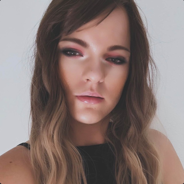 Listener Numbers, Contacts, Similar Podcasts - Elaina Brady Redmond