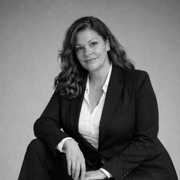 Listener Numbers, Contacts, Similar Podcasts - Elizabeth Speaks Truth